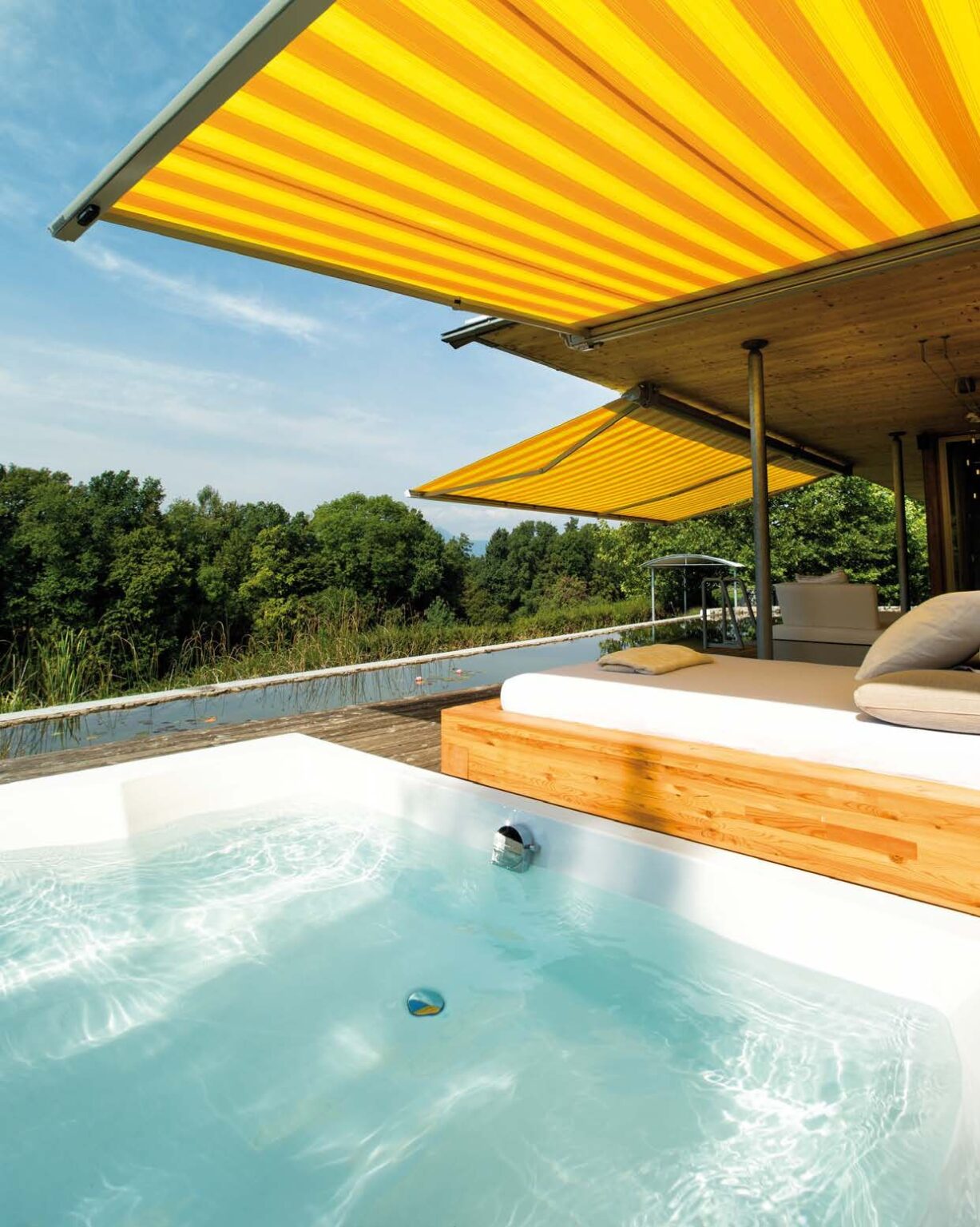 Helioshade Neo Classic Folding arm awning - Shade Systems
